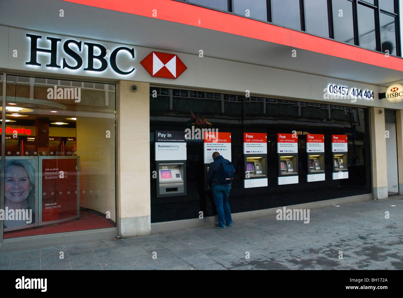 Hsbc bank atm cash machines hi-res stock photography and images - Alamy