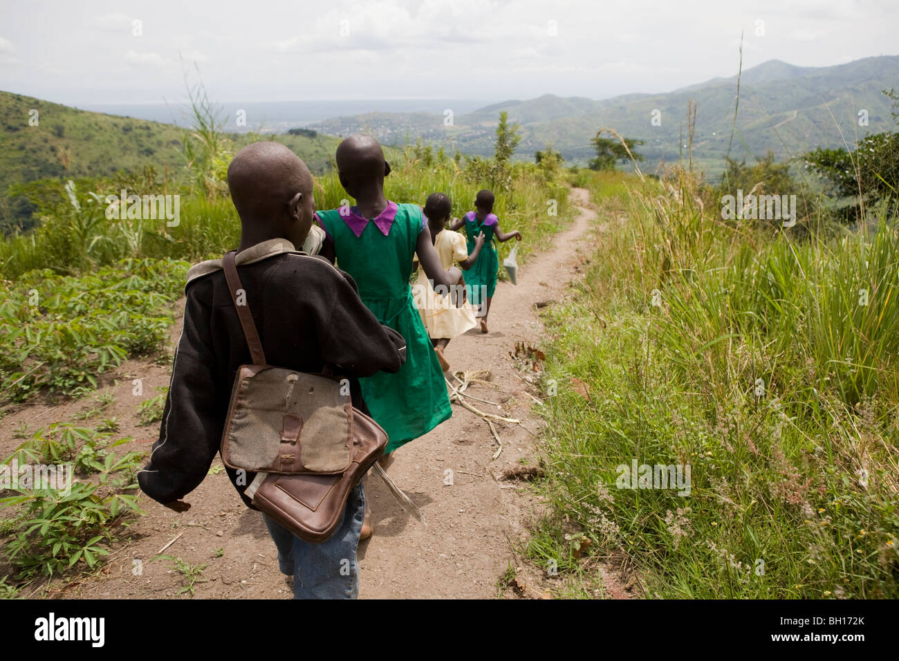 School children walking home hi-res stock photography and images - Alamy