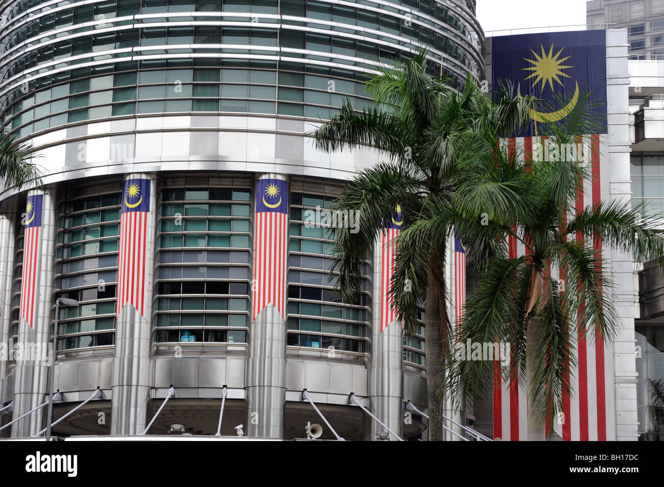 Entrance of petronas twin towers hi-res stock photography and images ...
