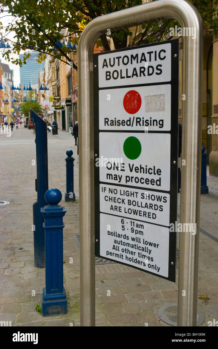 Automatic bollard hi-res stock photography and images - Alamy