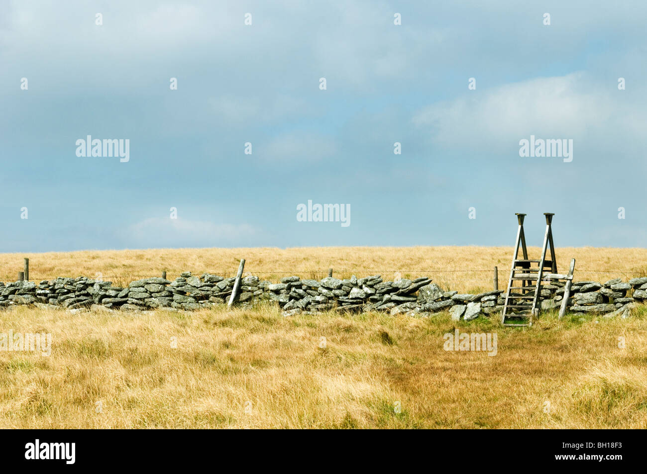 Wooden and stone stile hi-res stock photography and images - Alamy