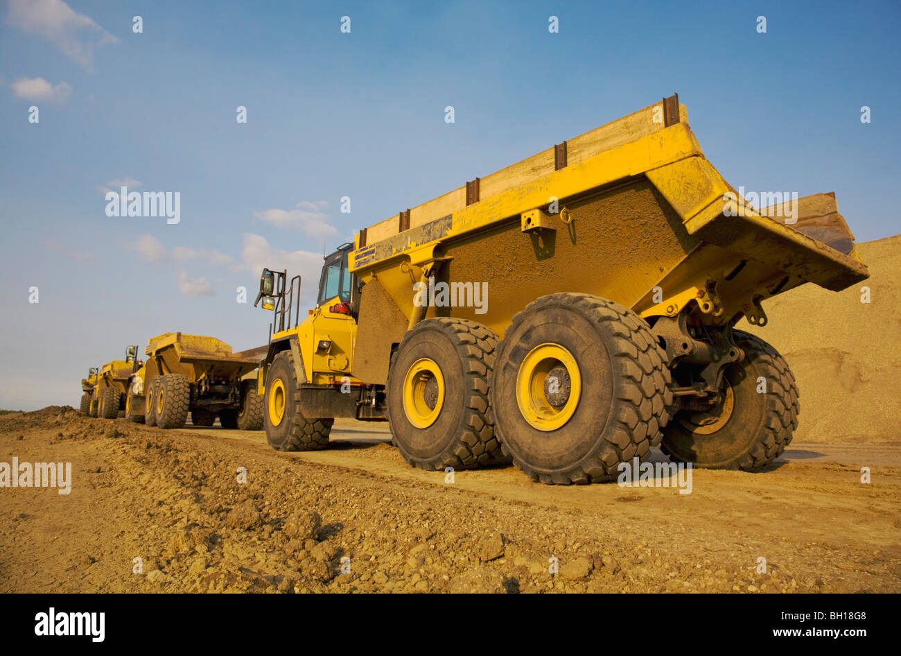Hauling dirt hi-res stock photography and images - Alamy
