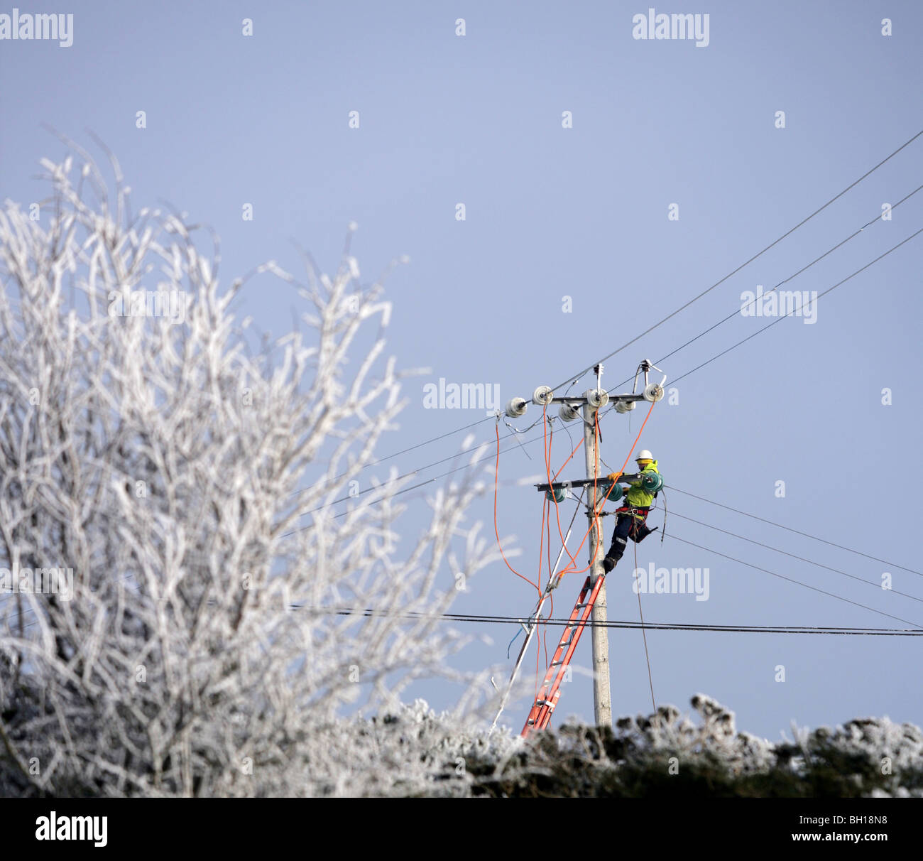 Worker working on frozen power lines Stock Photo - Alamy