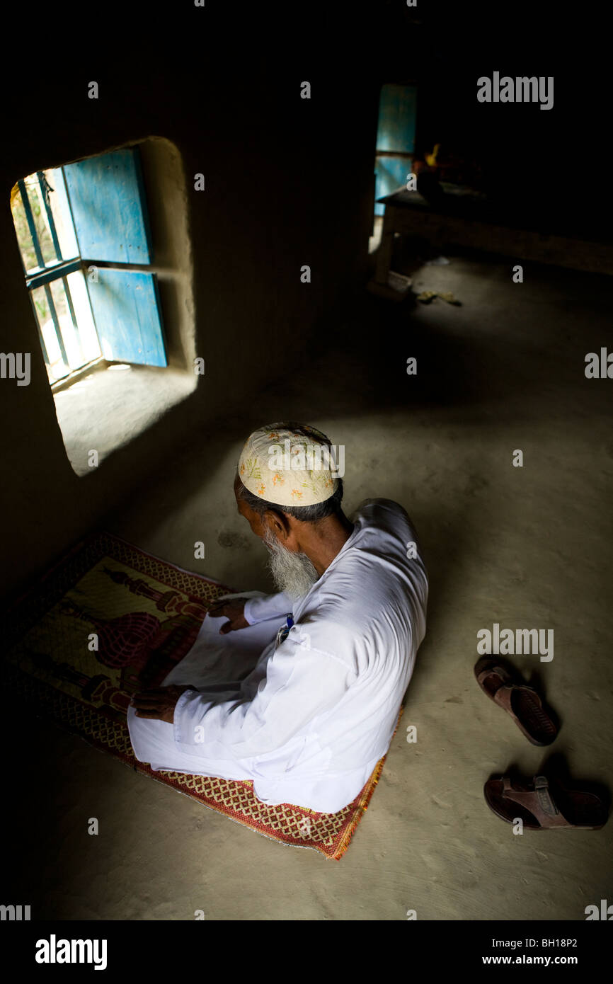 Indian muslim man praying at home Stock Photo - Alamy