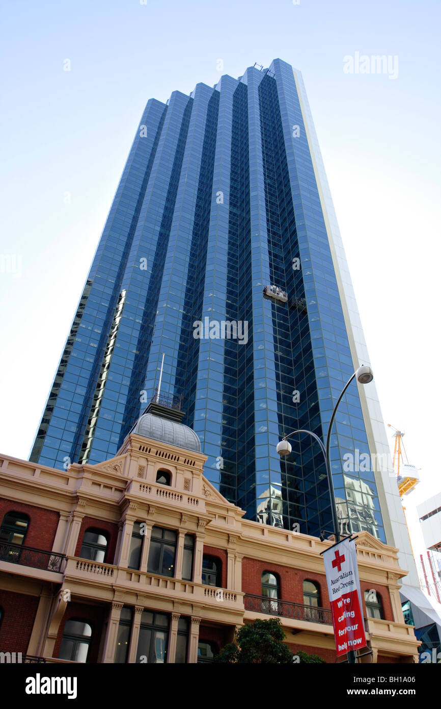 Towering Over Stock Photos & Towering Over Stock Images - Alamy