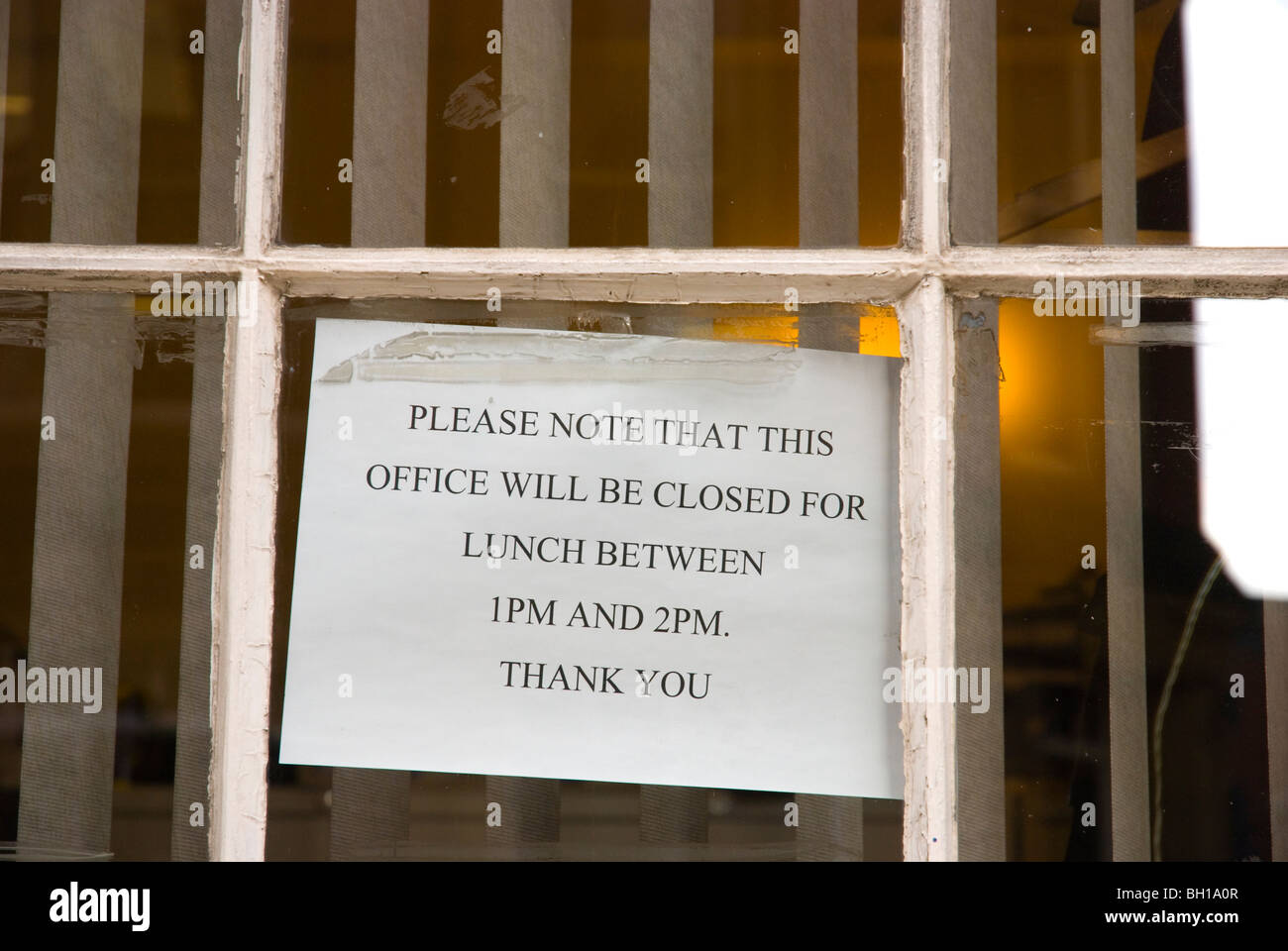 Closed for lunch hi-res stock photography and images - Alamy