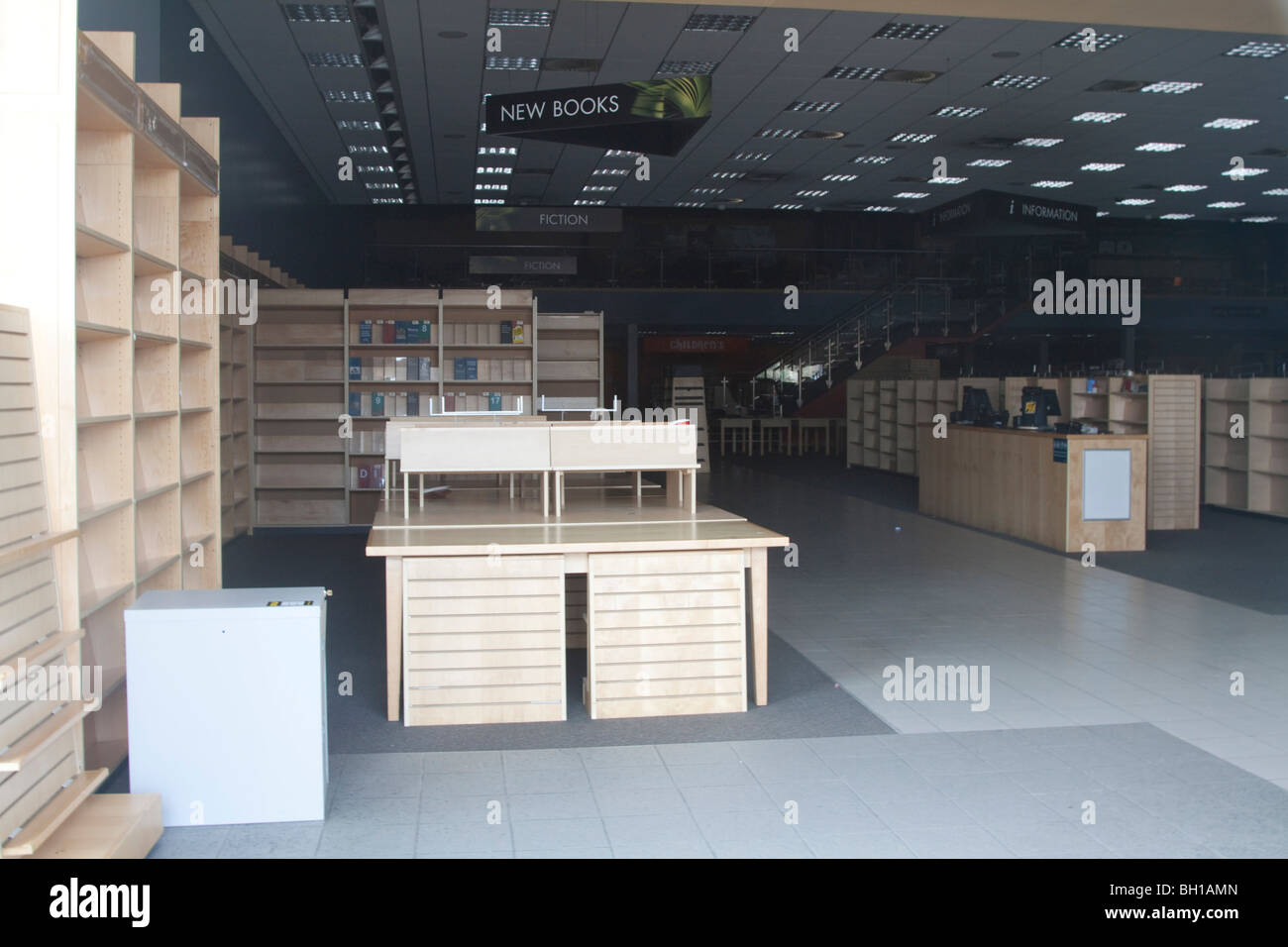 Borders bookshop hi-res stock photography and images - Alamy