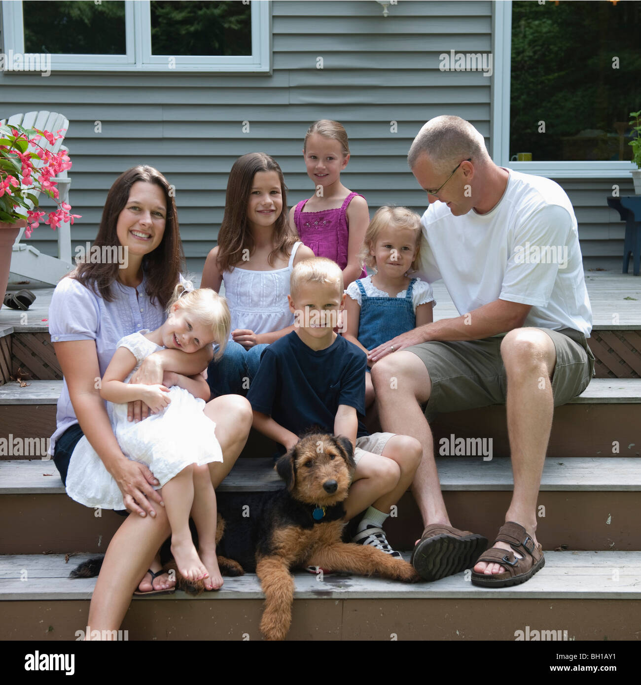 A happy family portrait with five children Stock Photo - Alamy