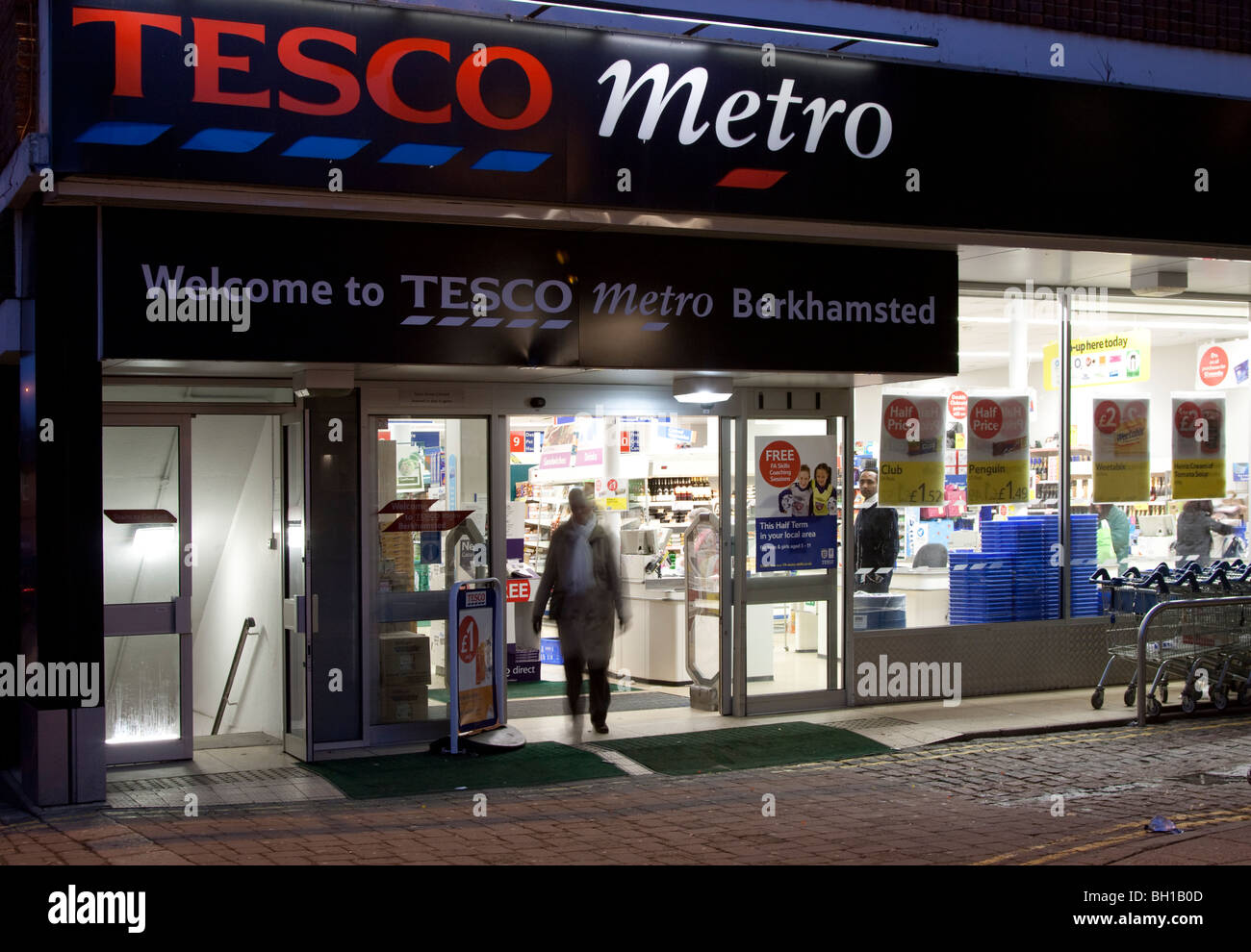 Tesco Metro - Berkhamsted - Hertfordshire Stock Photo - Alamy