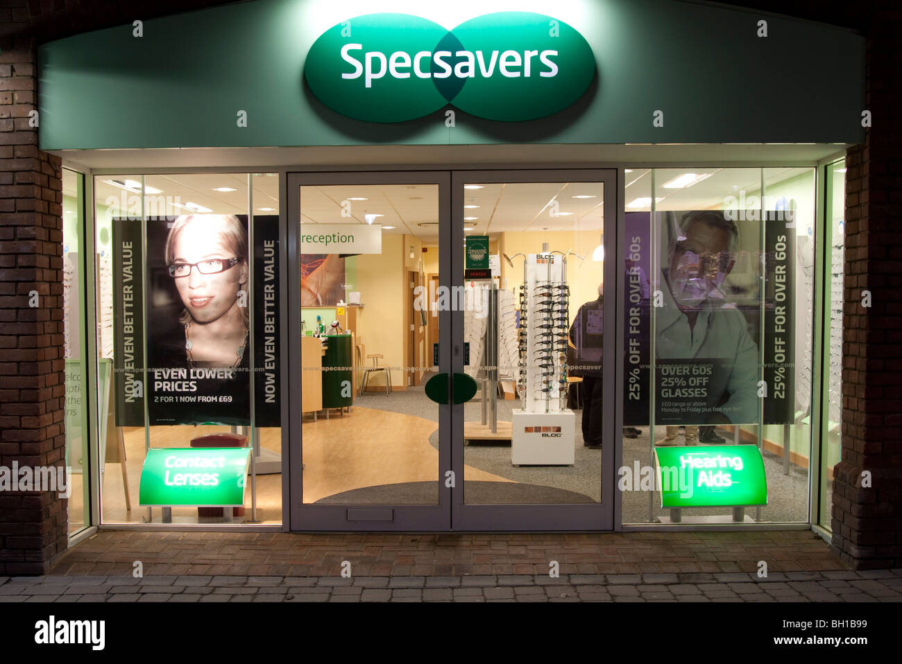 Specsavers Opticians - Tring - Hertfordshire Stock Photo - Alamy