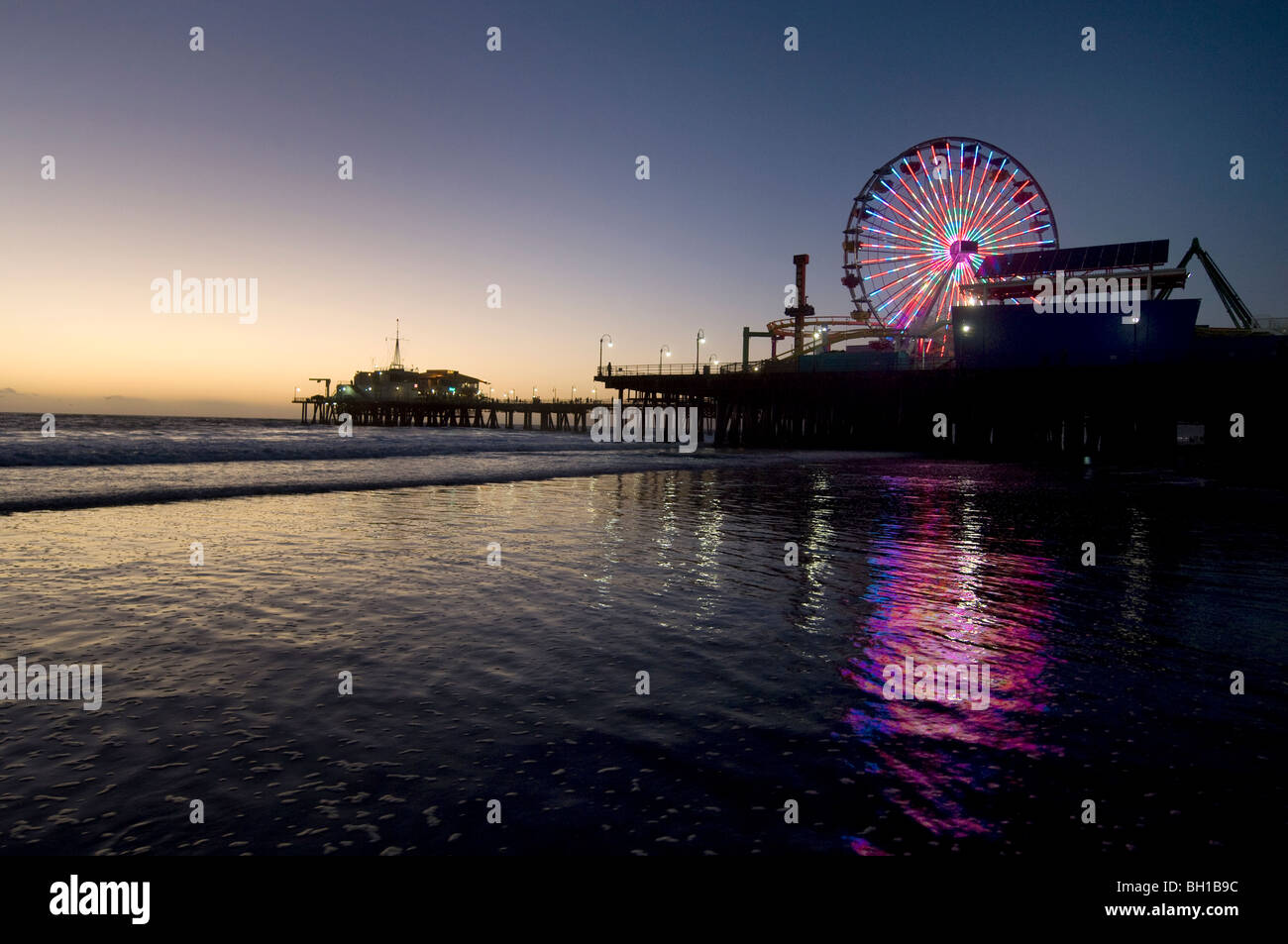 Santa monica attractions hi-res stock photography and images - Alamy