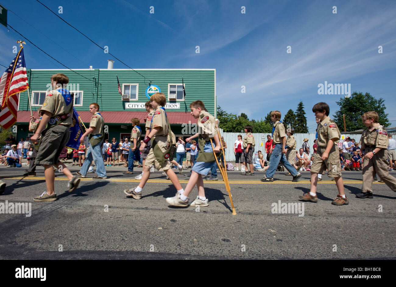 Scouts parade hi-res stock photography and images - Alamy