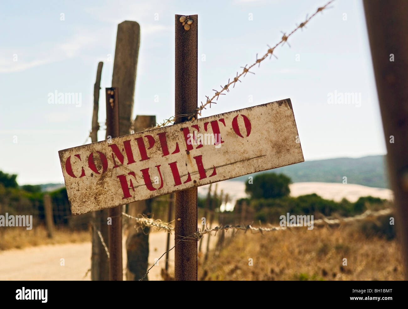 English spanish road sign hi-res stock photography and images - Alamy