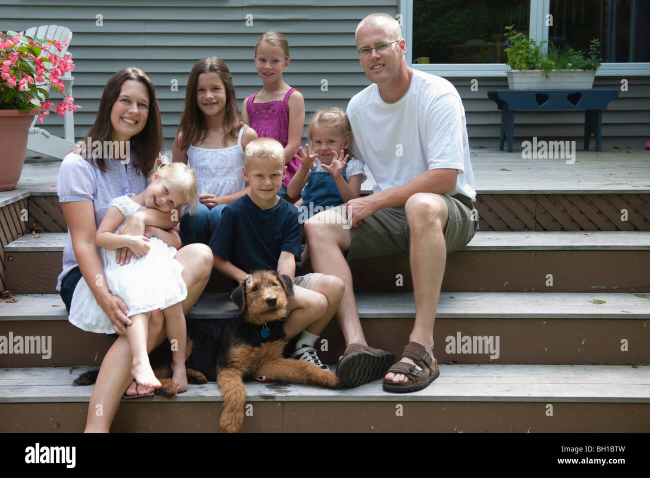 A happy family portrait with five children Stock Photo - Alamy