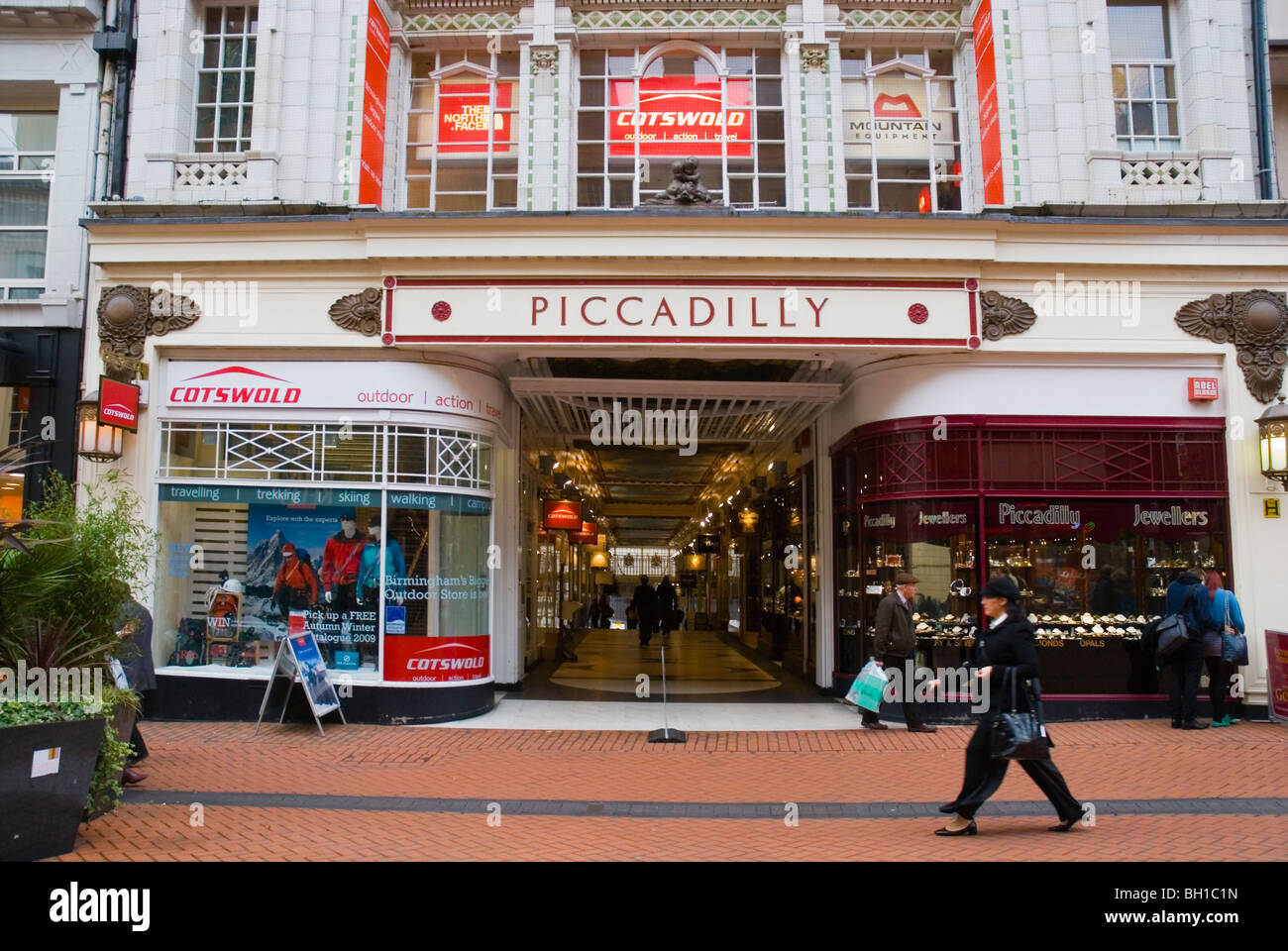 Outside exterior pedestrian mall arcade hi-res stock photography and ...