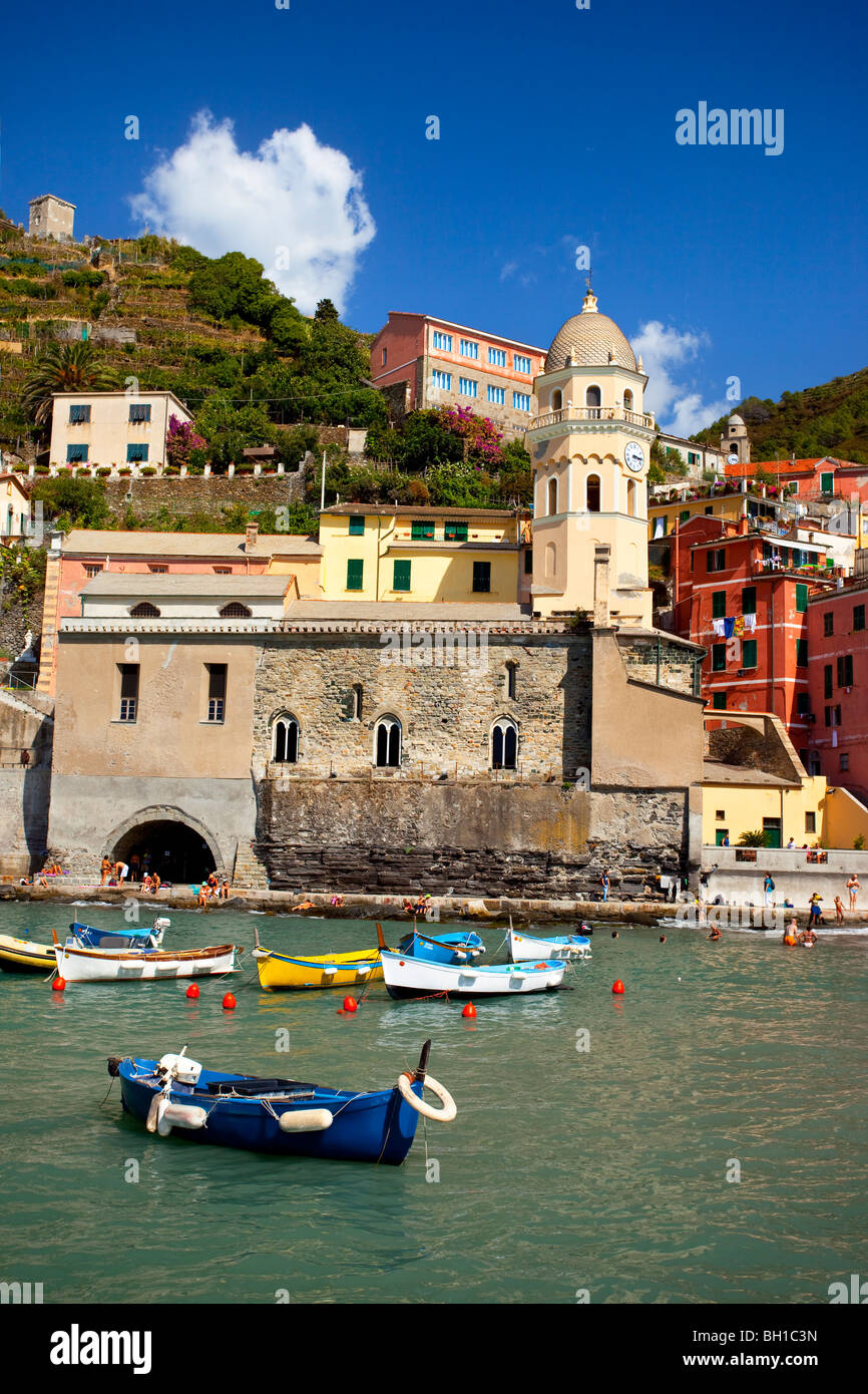 Harbor small italian town hi-res stock photography and images - Alamy