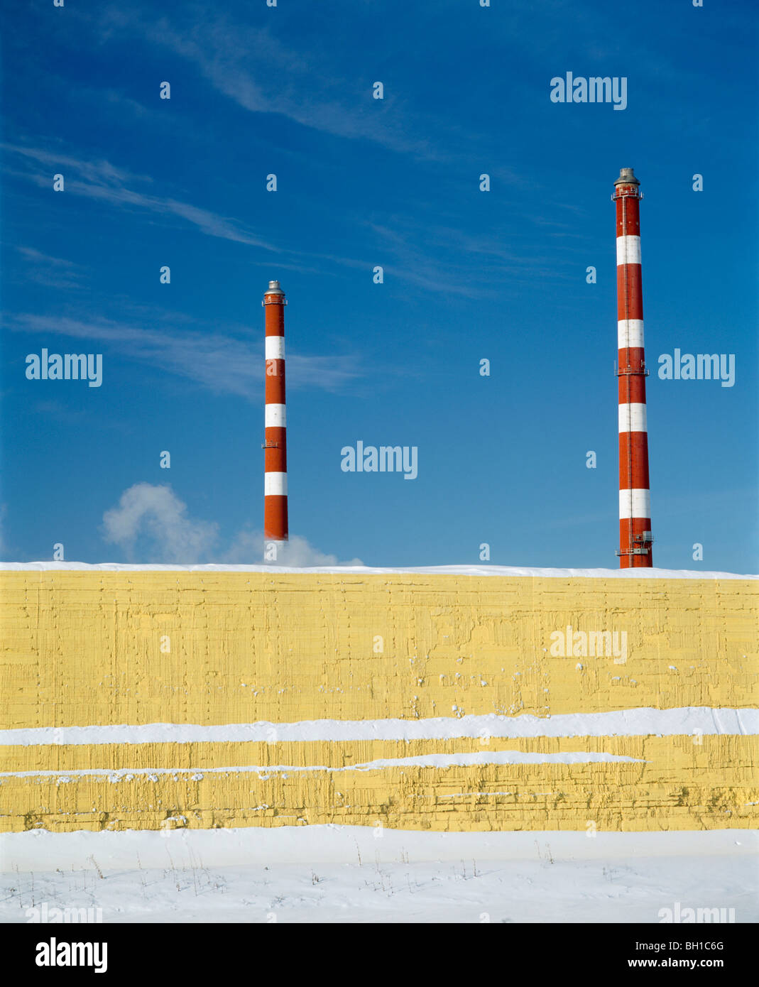 Gas plant sulfur pile hi-res stock photography and images - Alamy