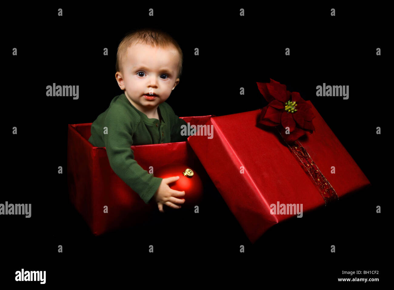 Baby in the box hi-res stock photography and images - Alamy