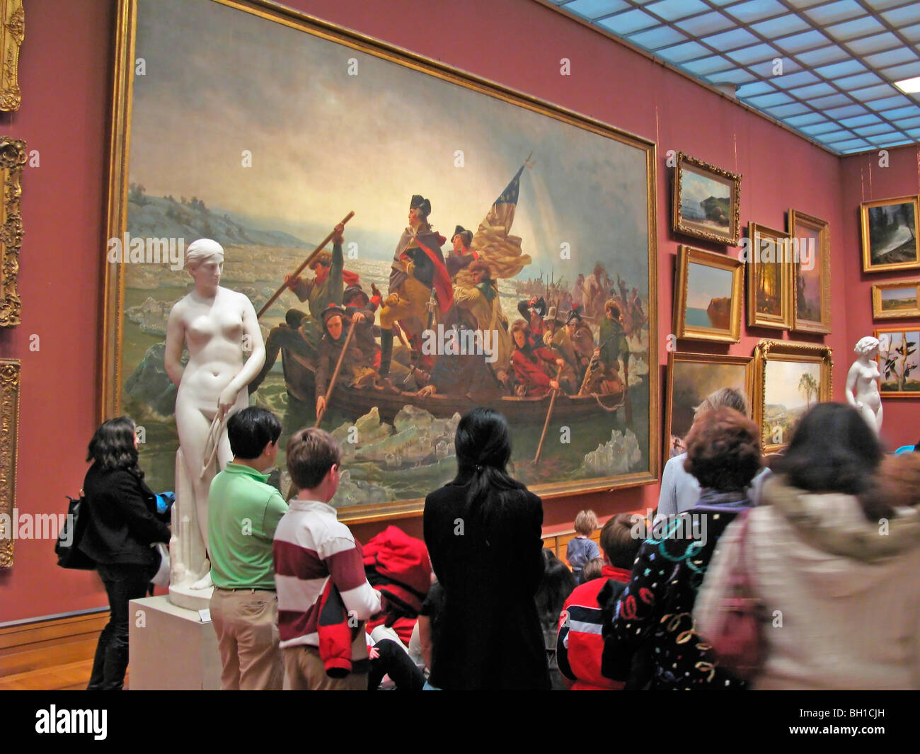 Students viewing art at the Metropolitan Museum of Art Stock Photo - Alamy