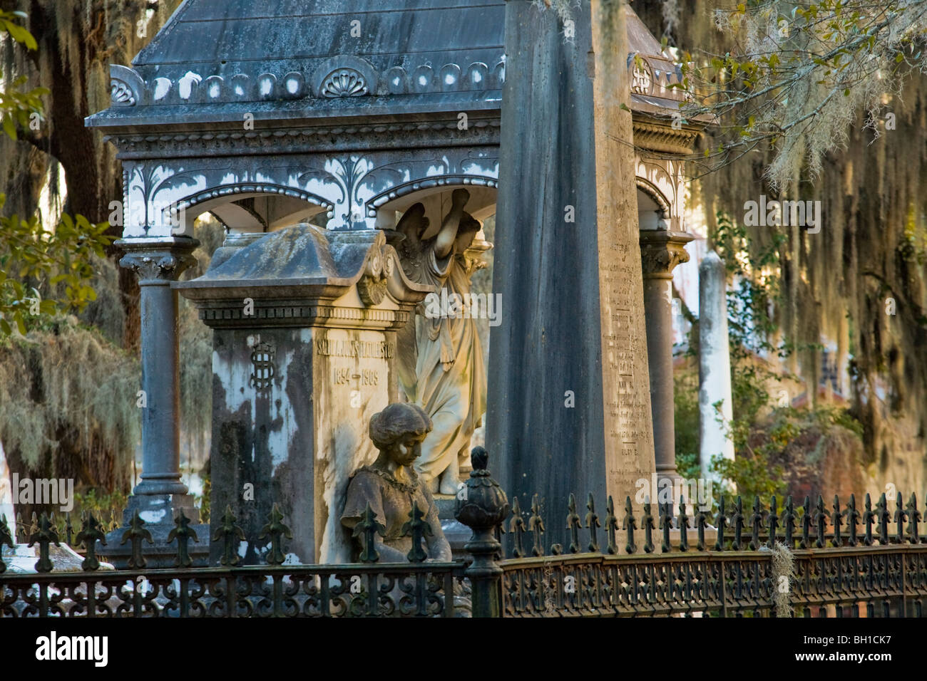 Old cemetery memorial hi-res stock photography and images - Alamy