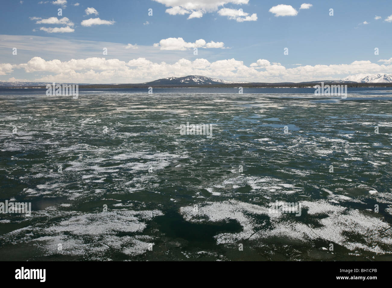Partially frozen lake hi-res stock photography and images - Alamy