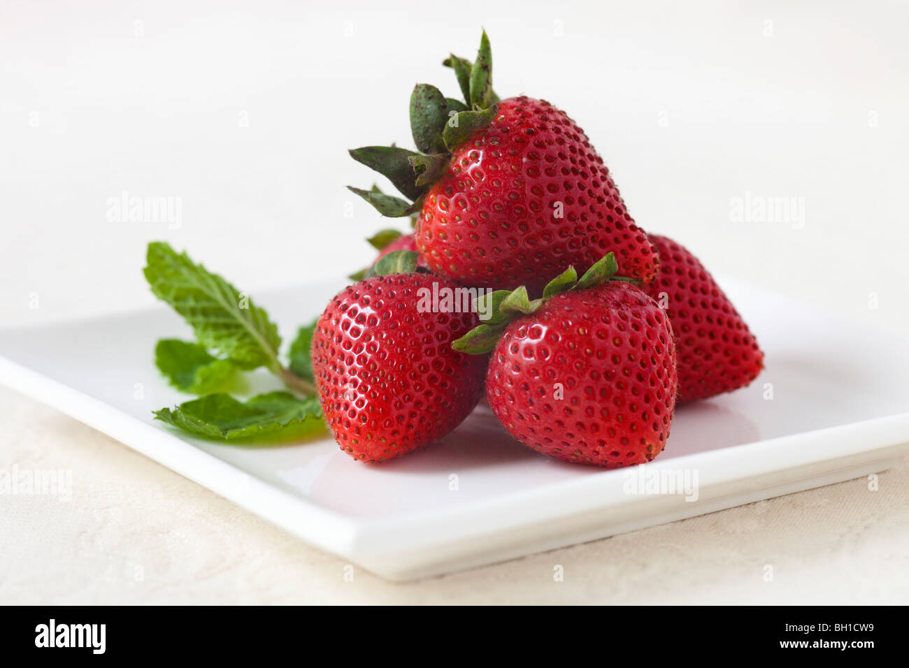 Strawberries strawberrys strawberry hi-res stock photography and images ...