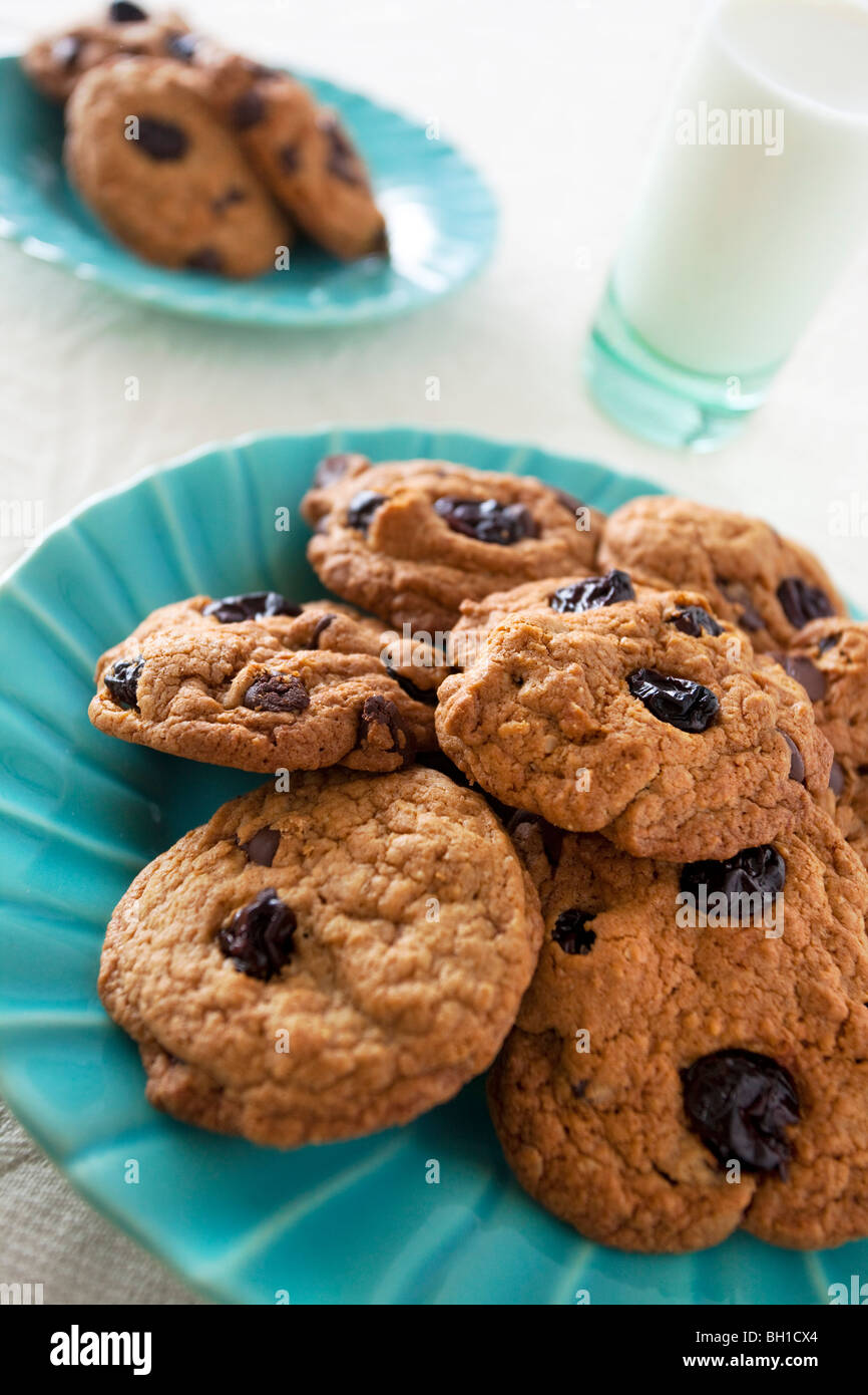 Milk and chocolate chip cookies Stock Photo - Alamy