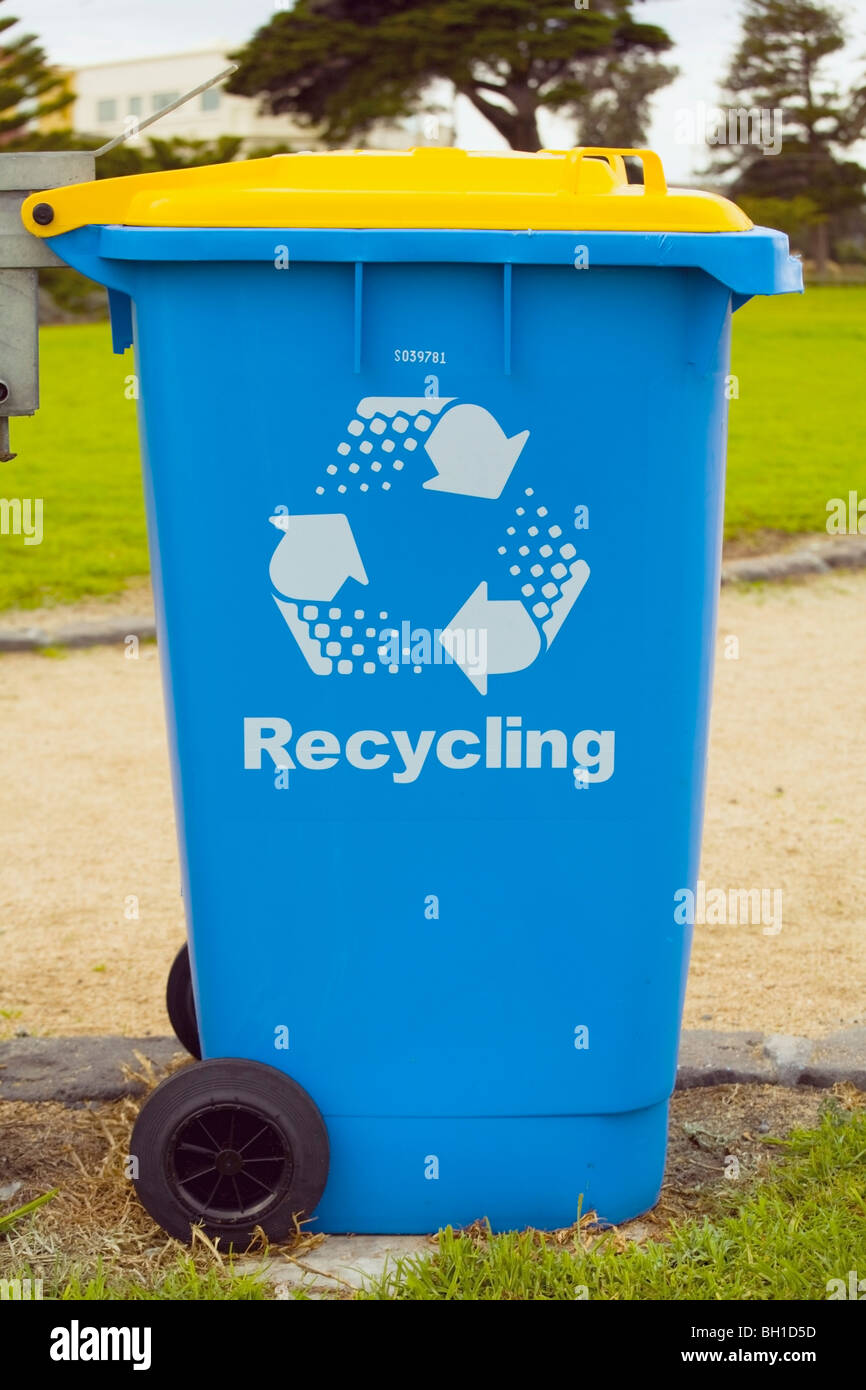 Recycle symbols hi-res stock photography and images - Alamy