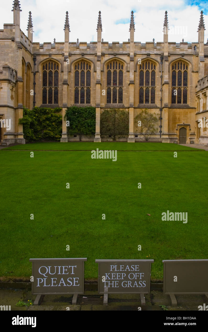 Queens college courtyard Oxford England UK Europe Stock Photo - Alamy