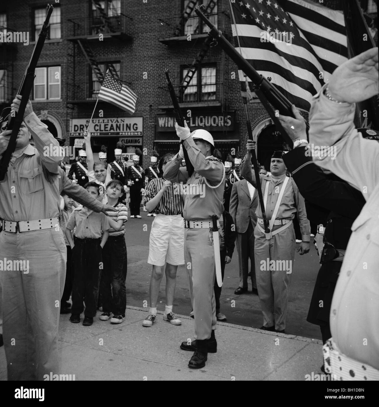 Memorial day 21 gun salute Black and White Stock Photos & Images - Alamy
