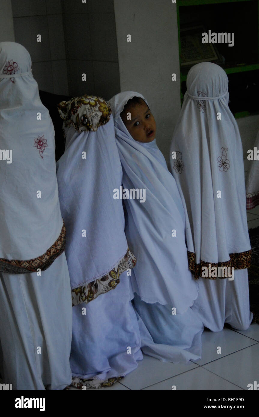 Indonesian Muslim Women Clothing