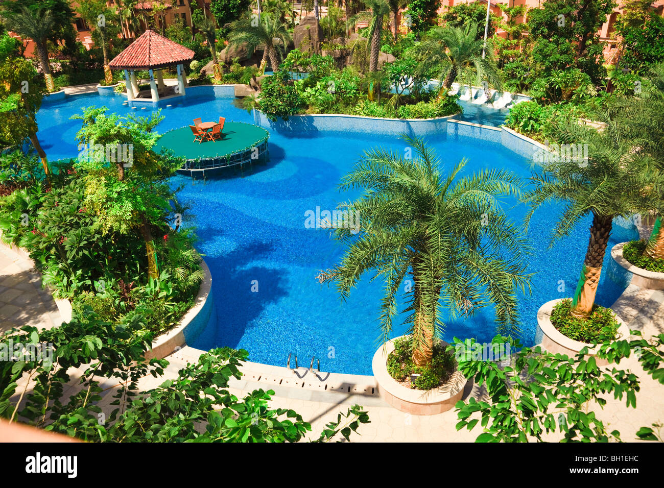 Platform resting hi-res stock photography and images - Alamy