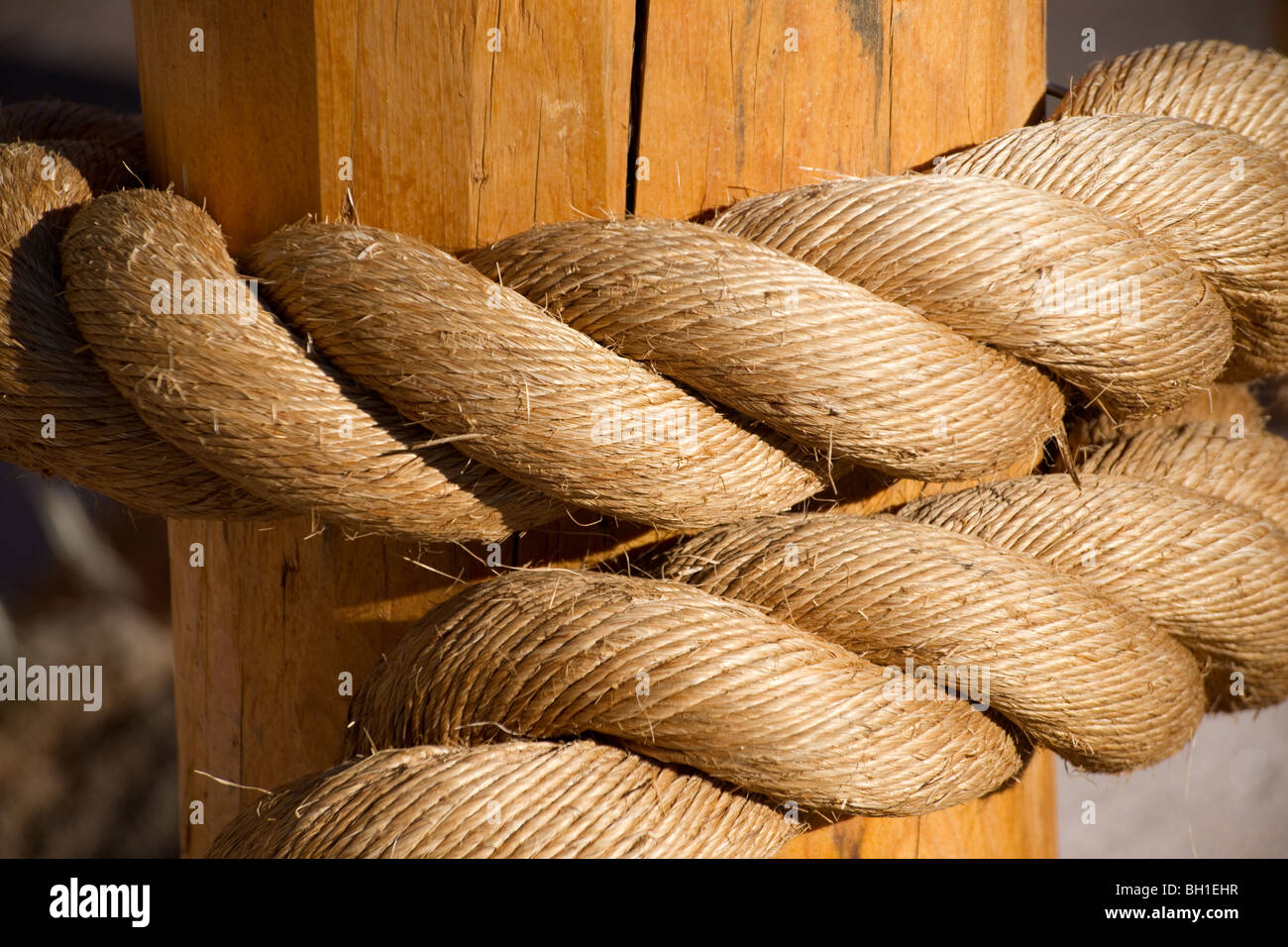 Close-up of heavyweight nautical rope secured to a dock Stock Photo - Alamy