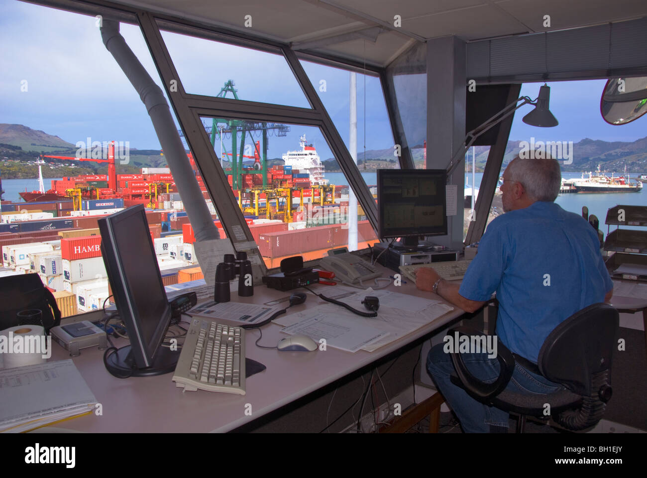 A planner in the control tower of a container terminal supervises the ...