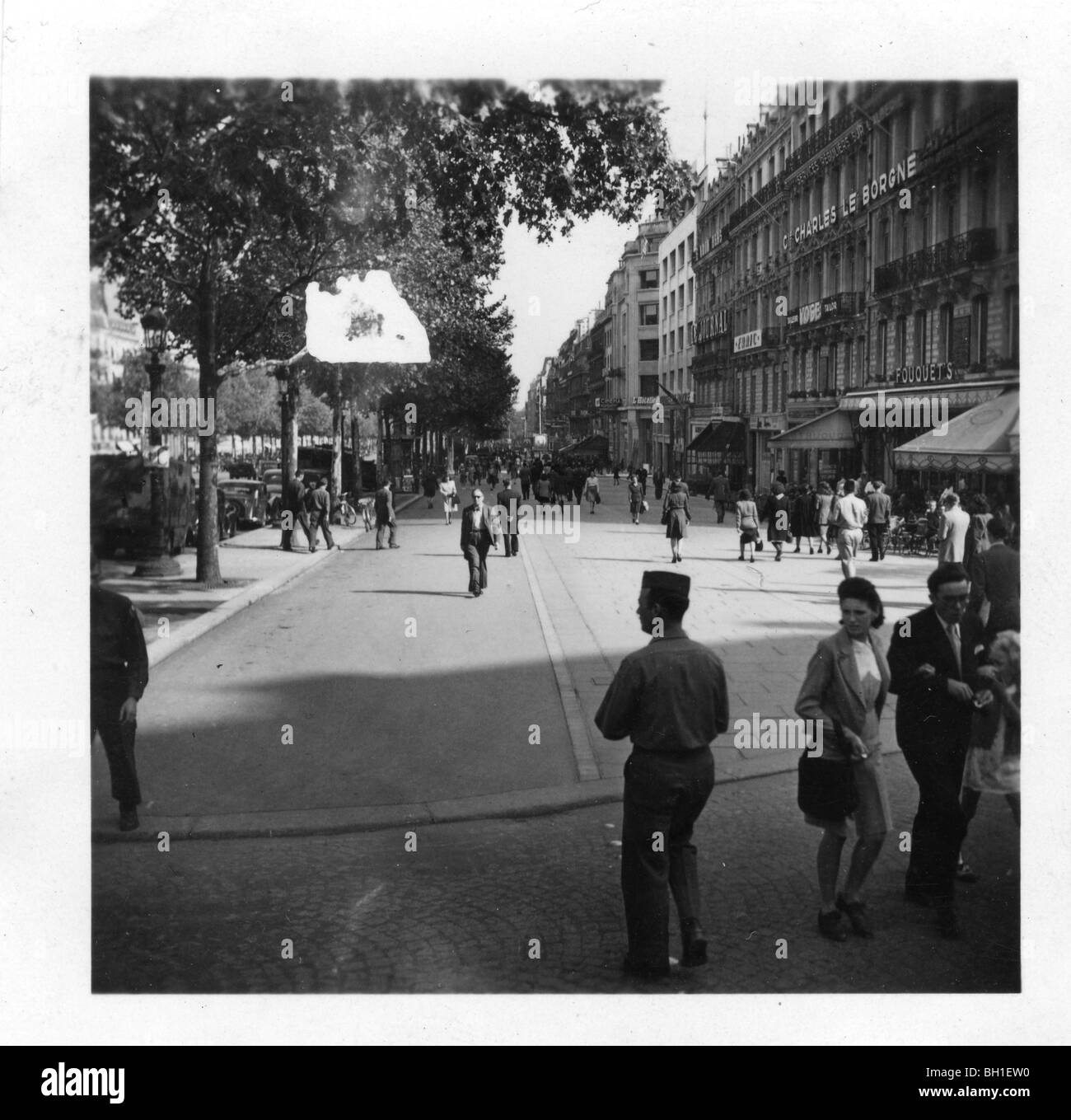 Street scene. GI crossing street in liberated Paris, France at the ...