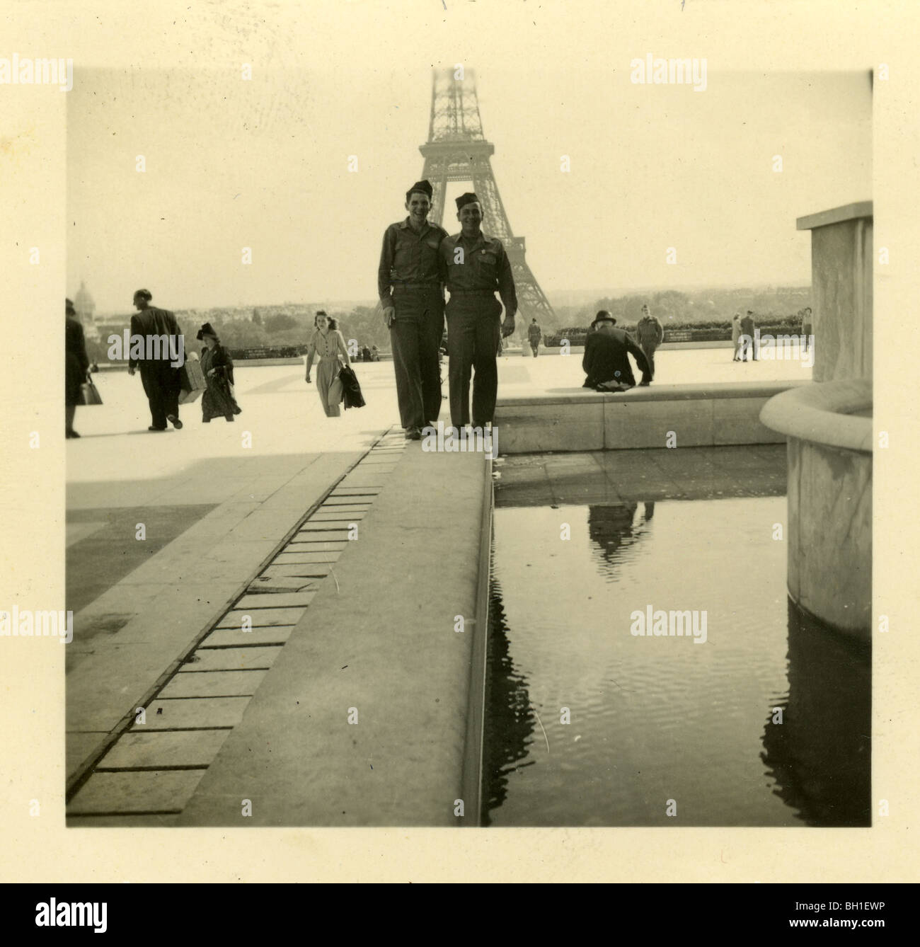 World war two paris hi-res stock photography and images - Alamy