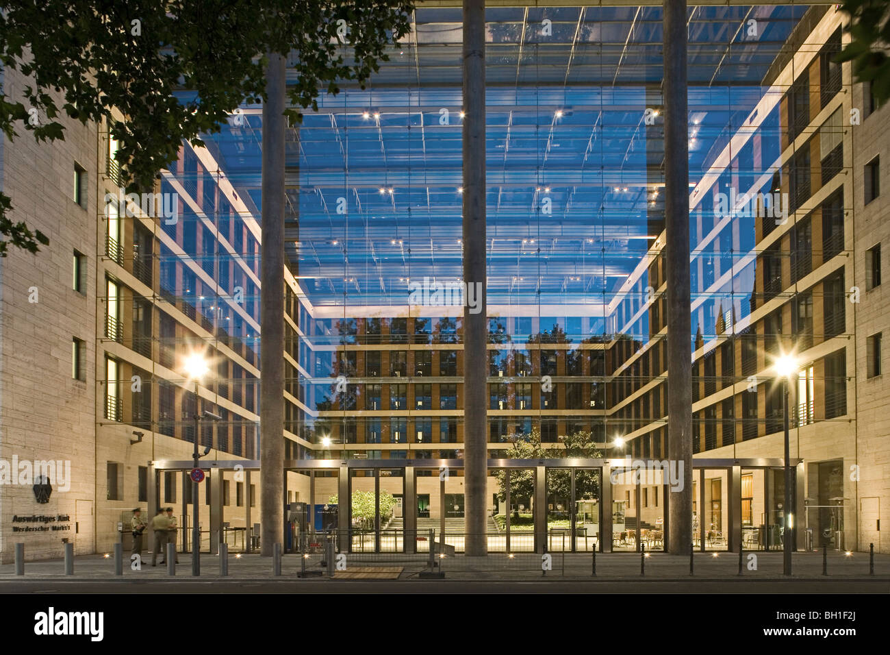 Modern glass facade front view hi-res stock photography and images - Alamy