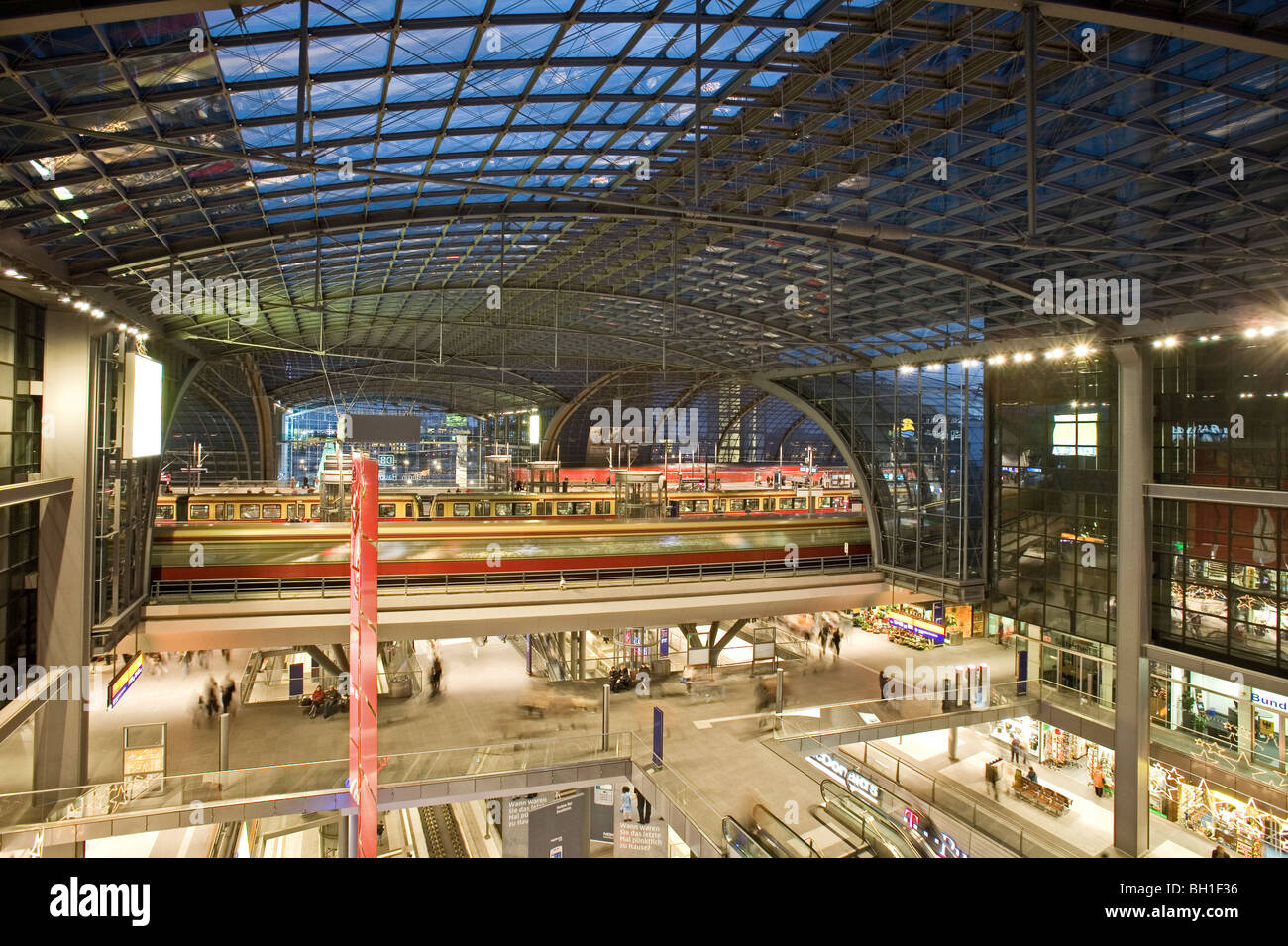 Berlin hauptbahnhof interior hi-res stock photography and images - Alamy