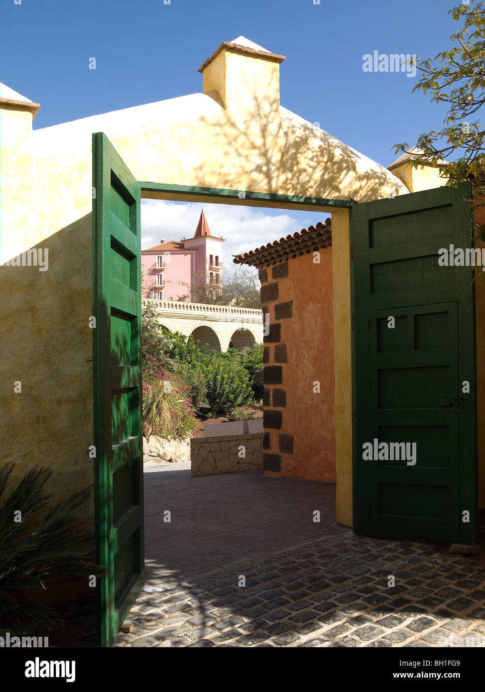 Entrance gate resort hi-res stock photography and images - Alamy