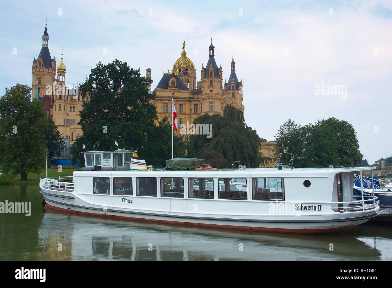 castle of Schwerin, lake of Schwerin, Mecklenburgische Seenplatte ...