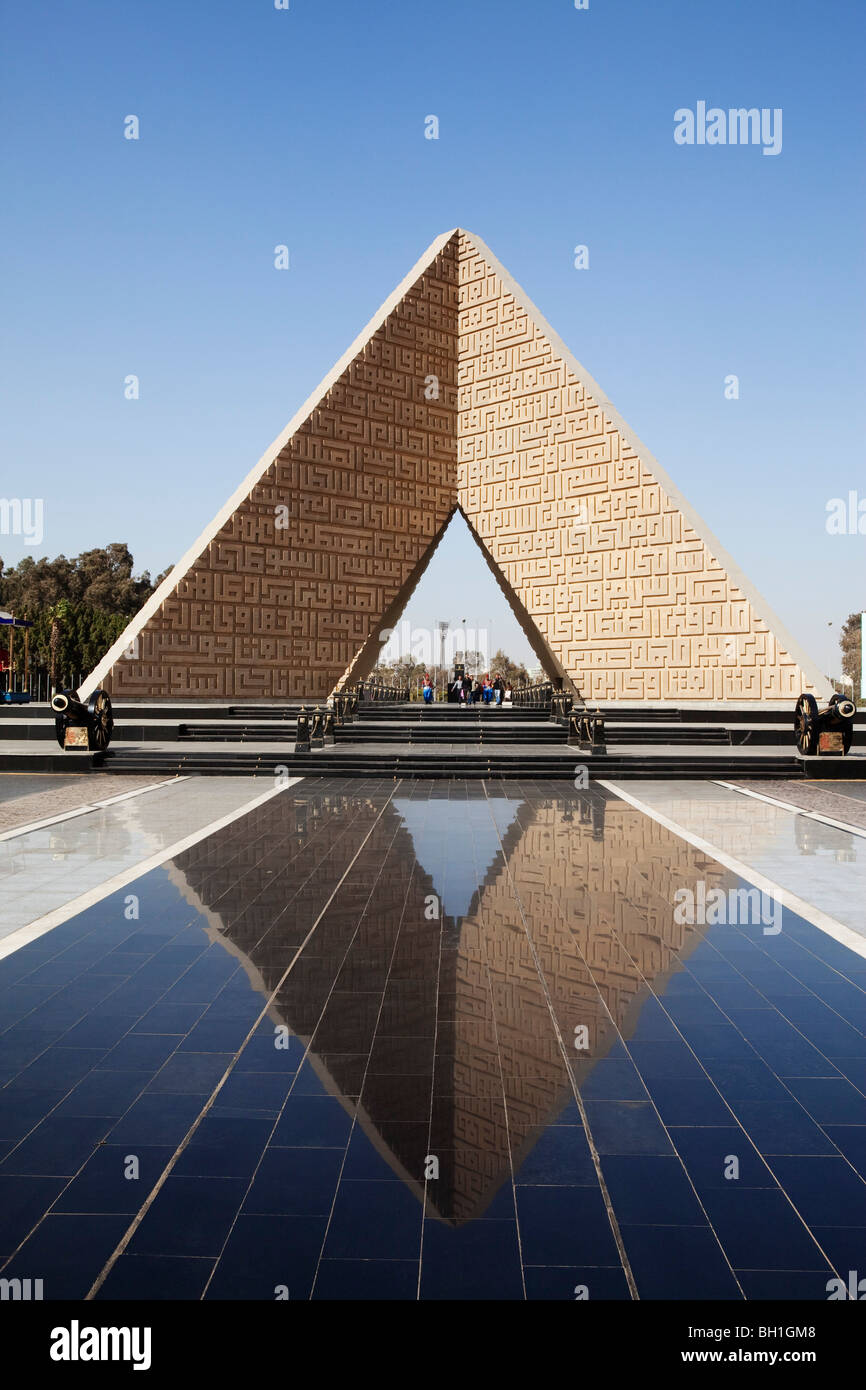 Grave of President Sadat and the Memorial for the unknown soldier under ...