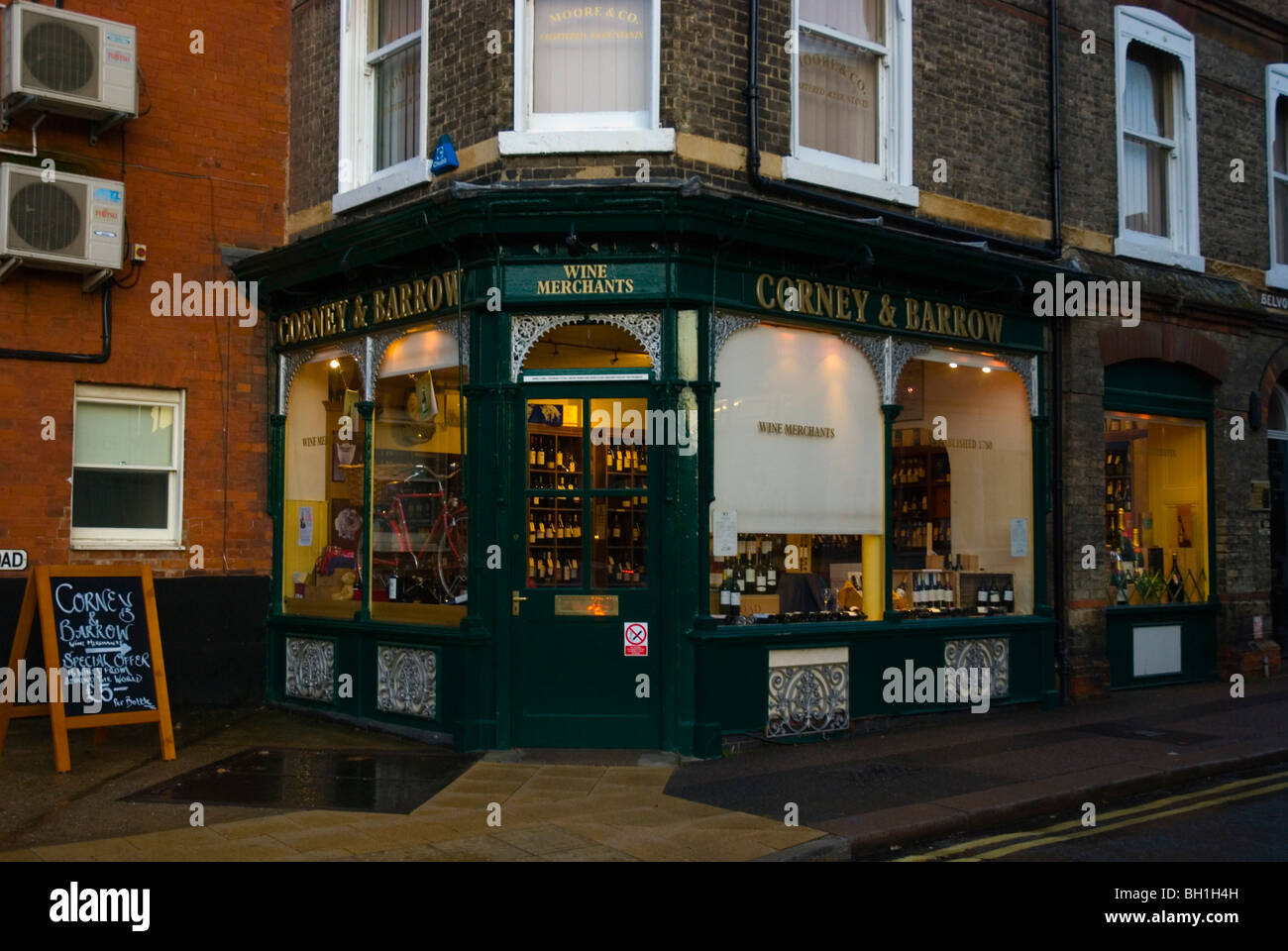 Corney and barrow store hi-res stock photography and images - Alamy