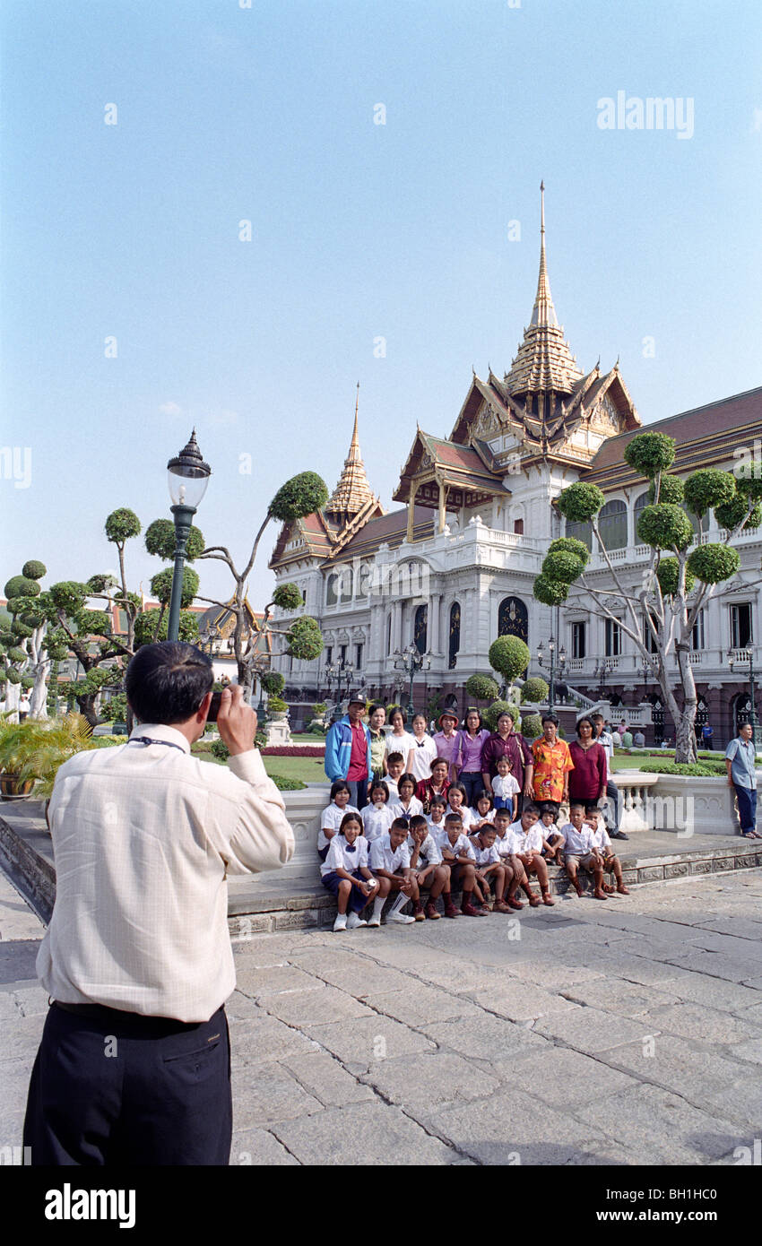 Bangkok schoolgirl hi-res stock photography and images - Alamy
