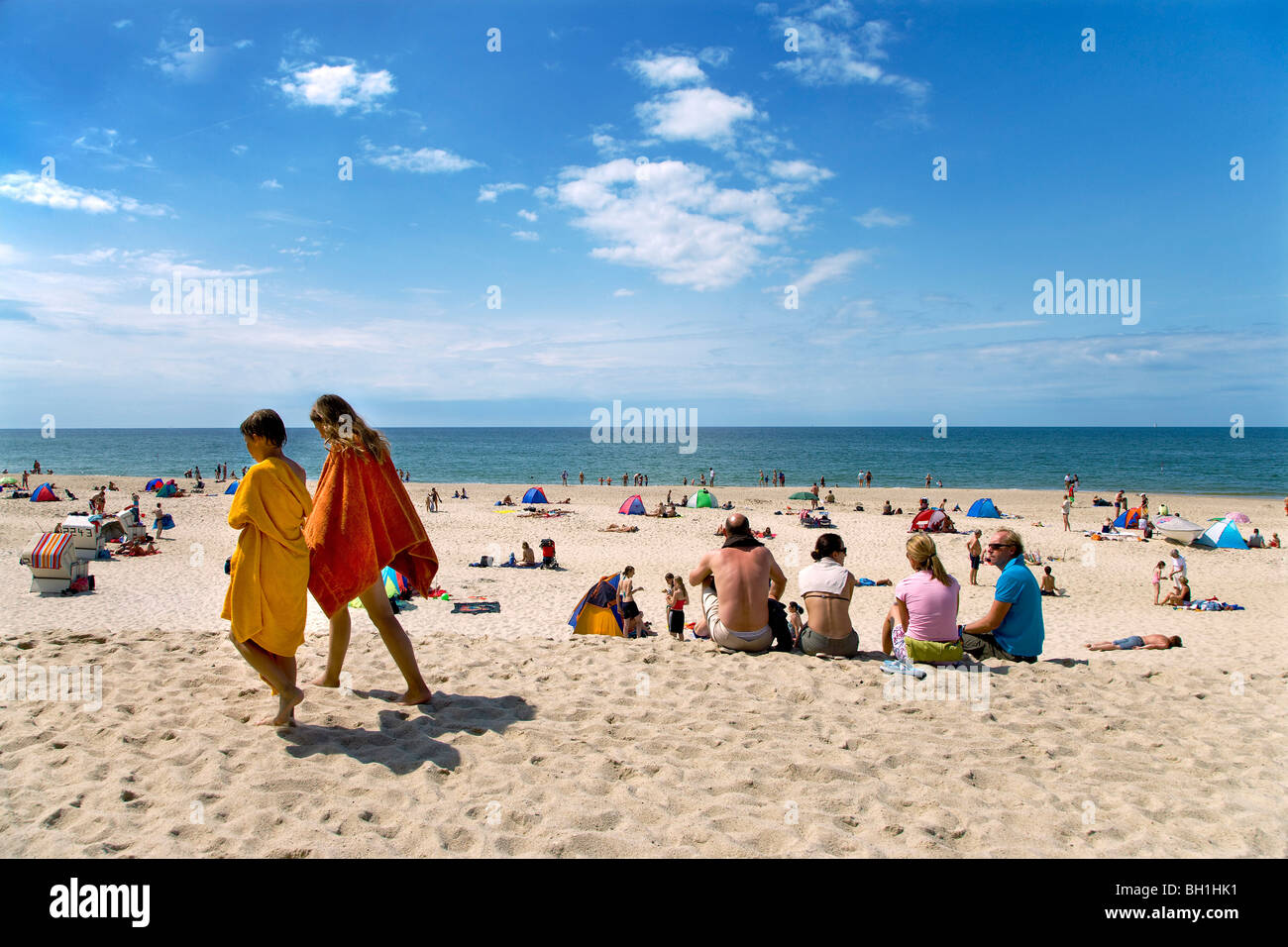 People on beach, Wenningstedt, Sylt Island, Schleswig-Holstein, Germany ...