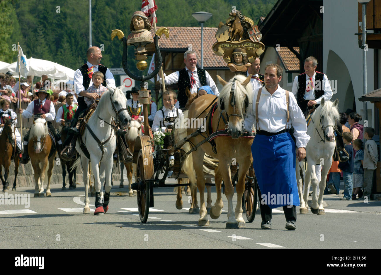 Procession through the town, Tournament, Oswald von Wolkenstein Ritt ...