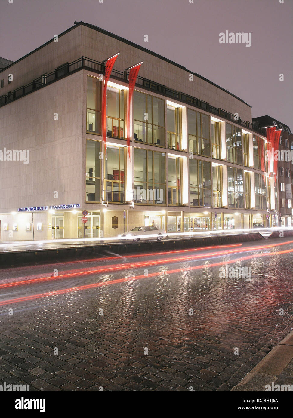 State opera hamburg architecture hi-res stock photography and images ...