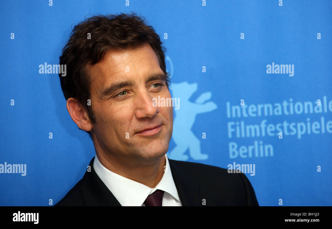 CLIVE OWEN ACTOR THE GRAND HYATT POTSDAMER PLATZ BERLIN GERMANY 05/02 ...