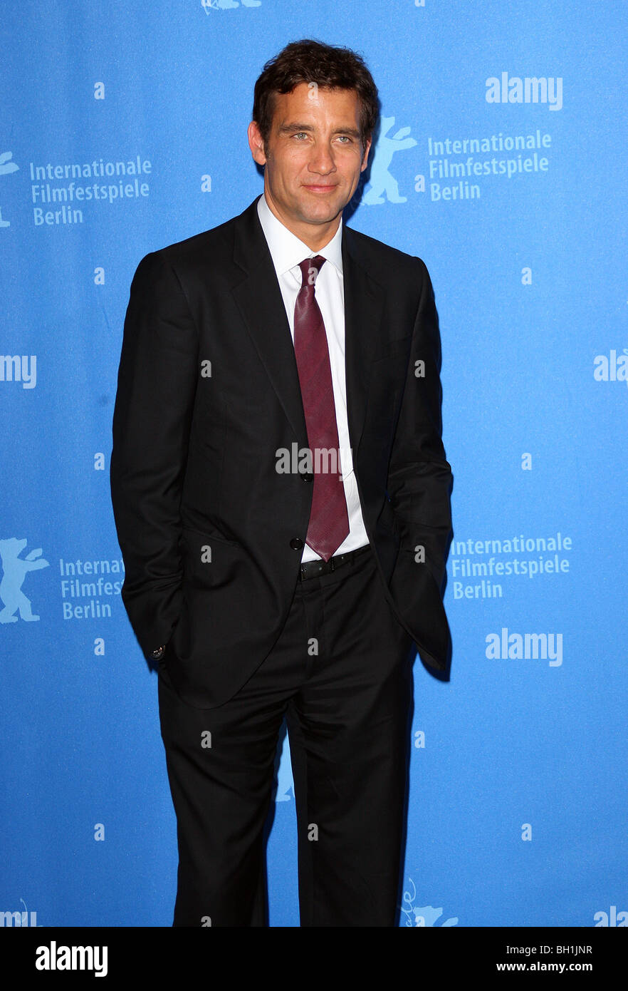CLIVE OWEN ACTOR THE GRAND HYATT POTSDAMER PLATZ BERLIN GERMANY 05/02 ...