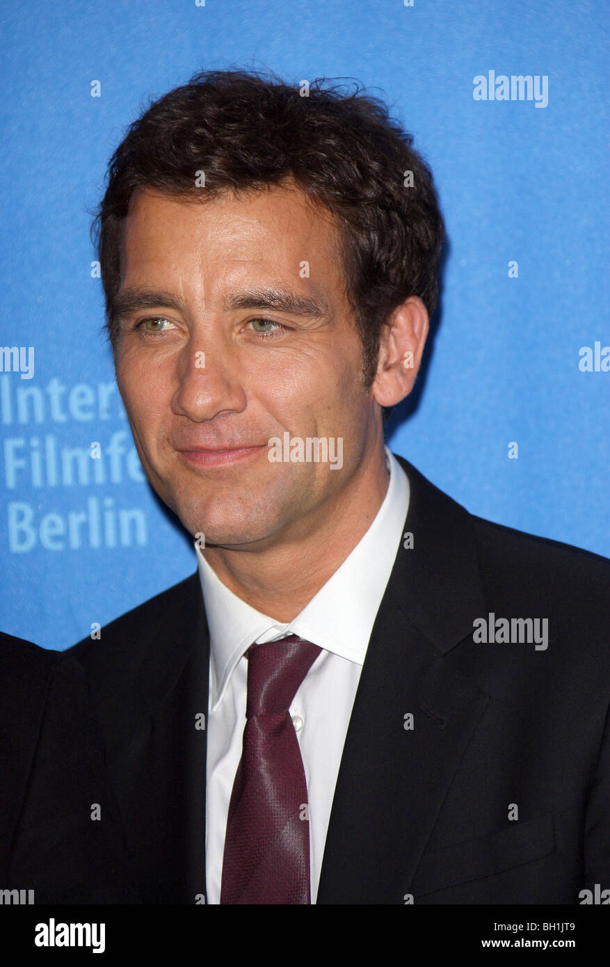 CLIVE OWEN ACTOR THE GRAND HYATT POTSDAMER PLATZ BERLIN GERMANY 05/02 ...