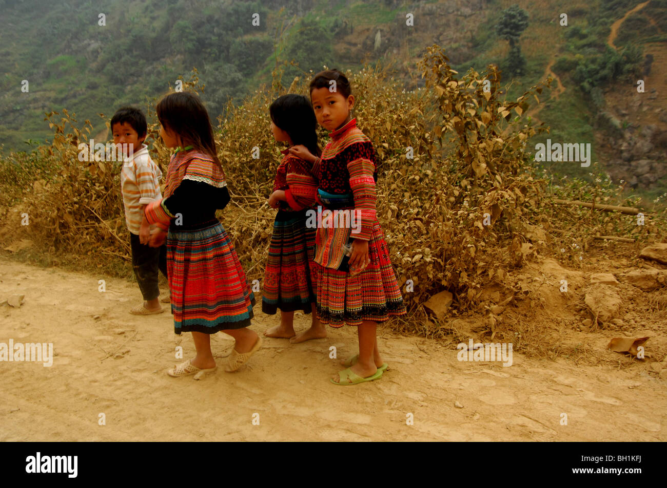Group of red hmong hilltribe kids walking along the dirt road, Can cau ...